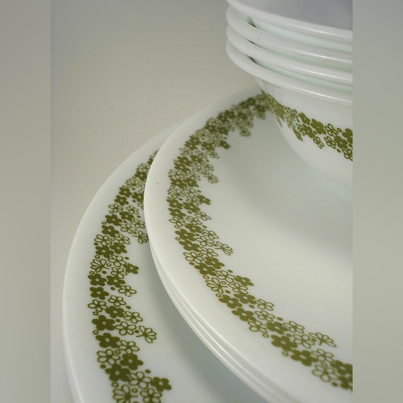 Corelle | Dining | Corelle Crazy Daisy Green Plates | Poshmark